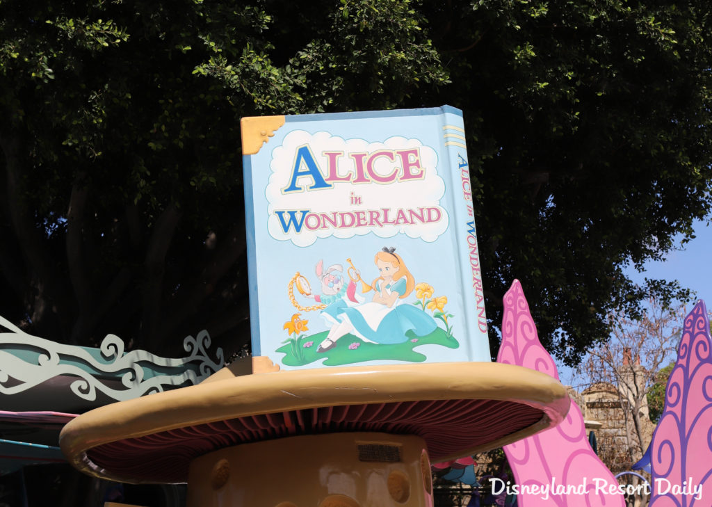 Alice in Wonderland - Fantasyland - Disneyland Park